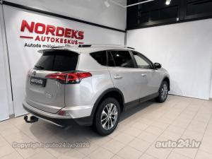 Pelēks Toyota RAV4 2018 Tallina, ar dzinēja tilpumu 2.50 L un nobraukumu 93 tūkst. km par 19290 €, foto 3 vietnē AUTOMOTO.COM.LV