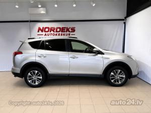 Pelēks Toyota RAV4 2018 Tallina, ar dzinēja tilpumu 2.50 L un nobraukumu 93 tūkst. km par 19290 €, foto 4 vietnē AUTOMOTO.COM.LV