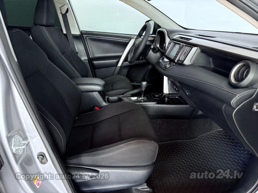 Pelēks Toyota RAV4 2018 Tallina, ar dzinēja tilpumu 2.50 L un nobraukumu 93 tūkst. km par 19290 €, foto 12 vietnē AUTOMOTO.COM.LV