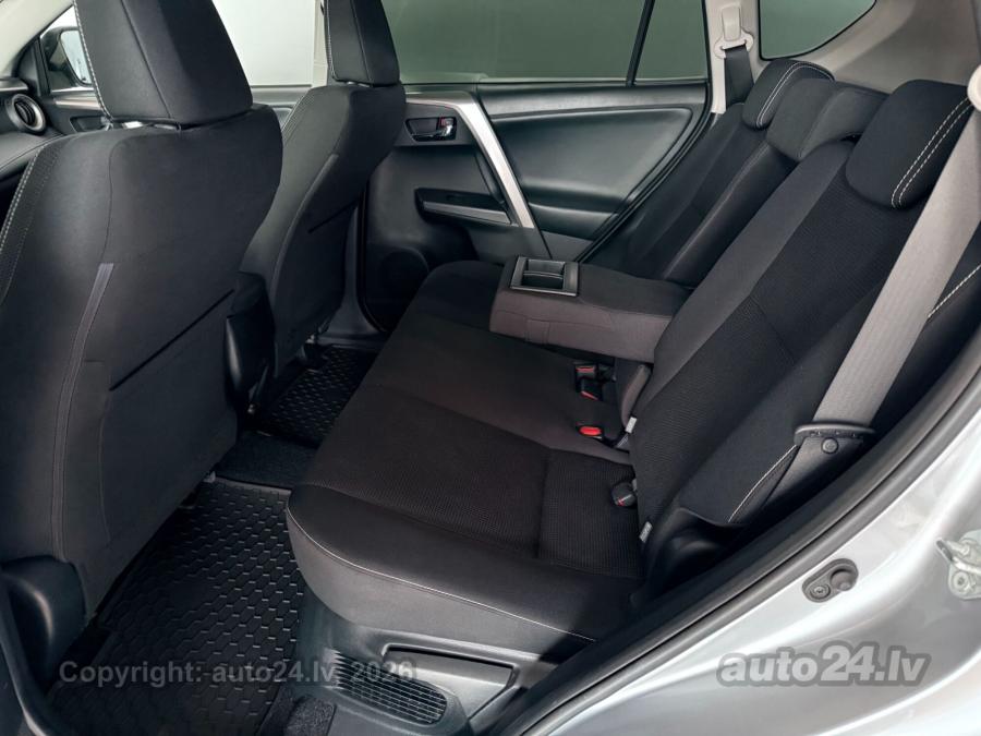 Pelēks Toyota RAV4 2018 Tallina, ar dzinēja tilpumu 2.50 L un nobraukumu 93 tūkst. km par 19290 €, foto 13 vietnē AUTOMOTO.COM.LV