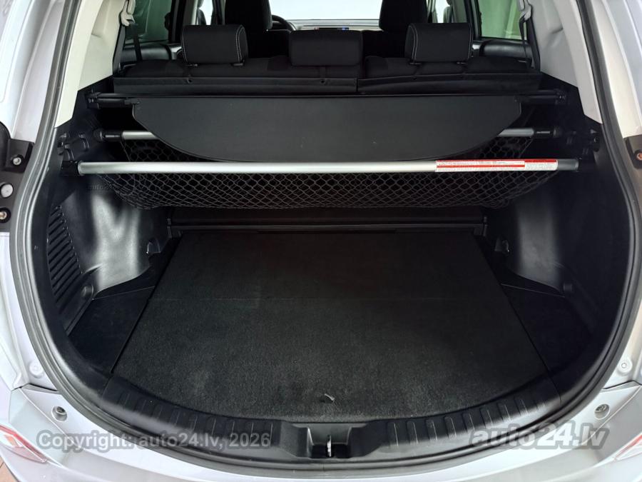 Pelēks Toyota RAV4 2018 Tallina, ar dzinēja tilpumu 2.50 L un nobraukumu 93 tūkst. km par 19290 €, foto 17 vietnē AUTOMOTO.COM.LV