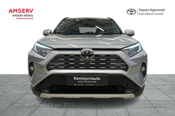 Grey Toyota RAV4 2019 in Parnu, with an engine capacity of 2.00 L and mileage of 104 thousand km for 21900 €, photo 5 on AUTOMOTO.COM.LV