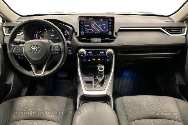 Grey Toyota RAV4 2019 in Parnu, with an engine capacity of 2.00 L and mileage of 104 thousand km for 21900 €, photo 8 on AUTOMOTO.COM.LV