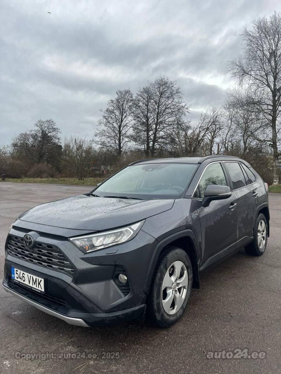 Grey Toyota RAV4 2019 in Tallinn, with an engine capacity of 2.00 L and mileage of 76 thousand km for 24999 €, photo 2 on AUTOMOTO.COM.LV