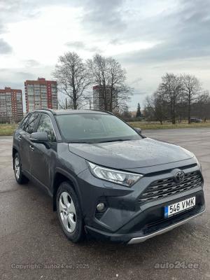 Grey Toyota RAV4 2019 in Tallinn, with an engine capacity of 2.00 L and mileage of 76 thousand km for 24999 €, photo 3 on AUTOMOTO.COM.LV