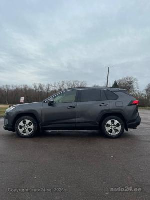 Grey Toyota RAV4 2019 in Tallinn, with an engine capacity of 2.00 L and mileage of 76 thousand km for 24999 €, photo 4 on AUTOMOTO.COM.LV