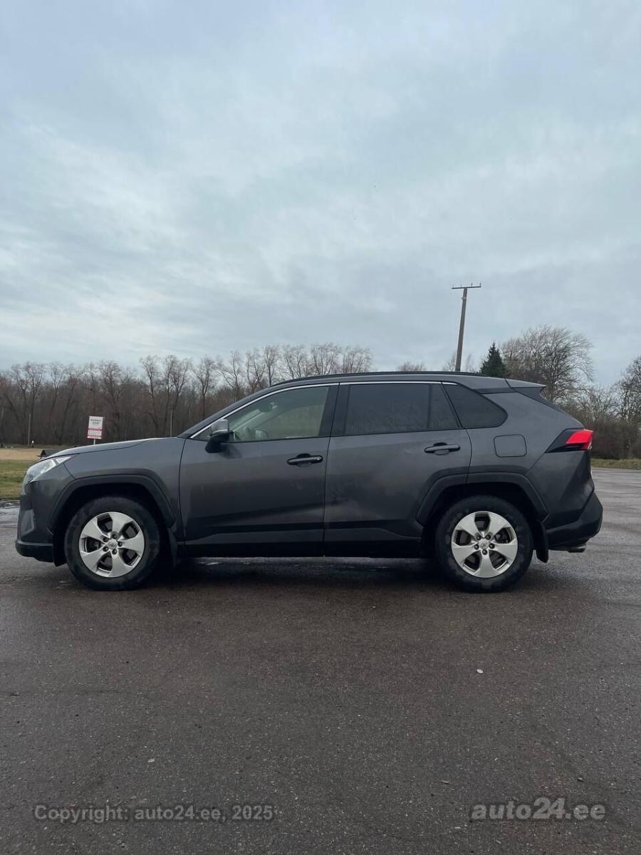 Grey Toyota RAV4 2019 in Tallinn, with an engine capacity of 2.00 L and mileage of 76 thousand km for 24999 €, photo 4 on AUTOMOTO.COM.LV