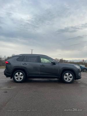 Grey Toyota RAV4 2019 in Tallinn, with an engine capacity of 2.00 L and mileage of 76 thousand km for 24999 €, photo 5 on AUTOMOTO.COM.LV