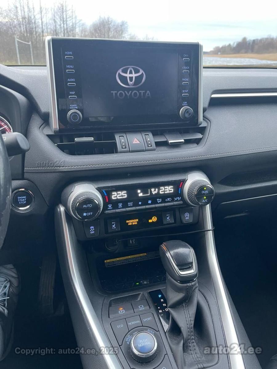 Grey Toyota RAV4 2019 in Tallinn, with an engine capacity of 2.00 L and mileage of 76 thousand km for 24999 €, photo 15 on AUTOMOTO.COM.LV