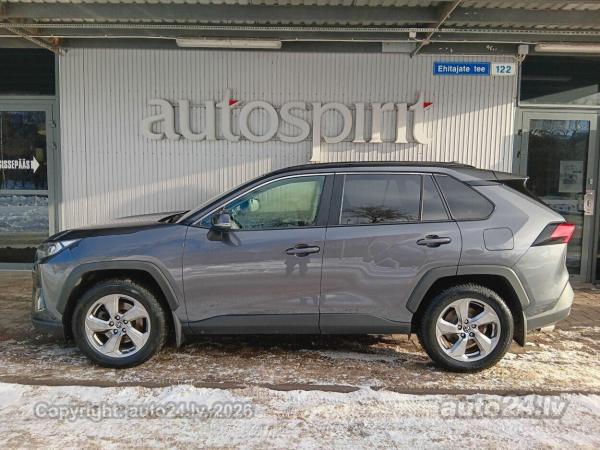 Grey Toyota RAV4 2019 in Tallinn, with an engine capacity of 2.00 L and mileage of 155 thousand km for 21990 €, photo 2 on AUTOMOTO.COM.LV