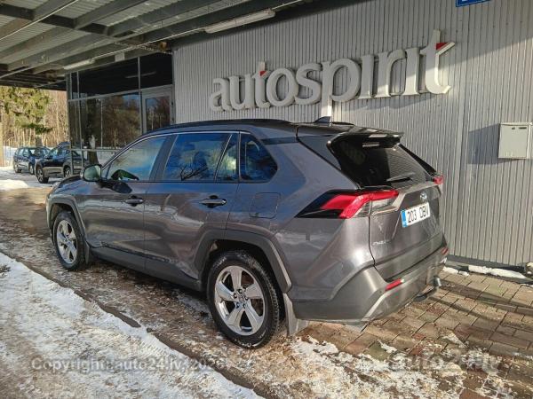 Grey Toyota RAV4 2019 in Tallinn, with an engine capacity of 2.00 L and mileage of 155 thousand km for 21990 €, photo 3 on AUTOMOTO.COM.LV