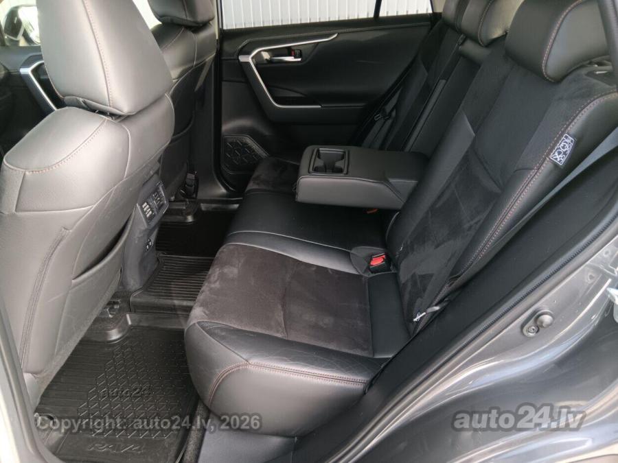 Grey Toyota RAV4 2019 in Tallinn, with an engine capacity of 2.00 L and mileage of 155 thousand km for 21990 €, photo 8 on AUTOMOTO.COM.LV