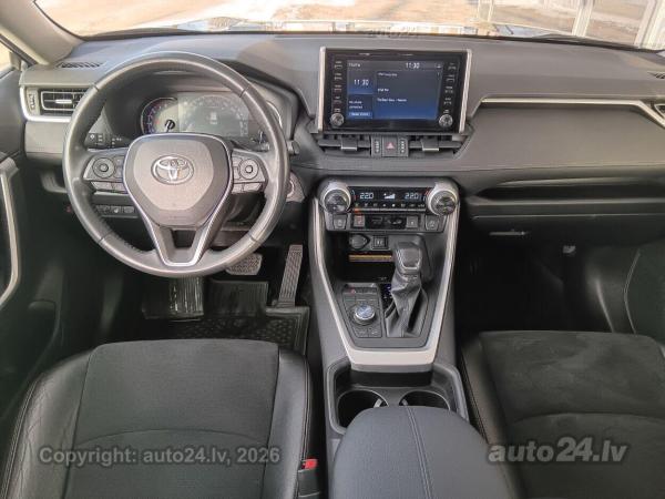 Grey Toyota RAV4 2019 in Tallinn, with an engine capacity of 2.00 L and mileage of 155 thousand km for 21990 €, photo 10 on AUTOMOTO.COM.LV