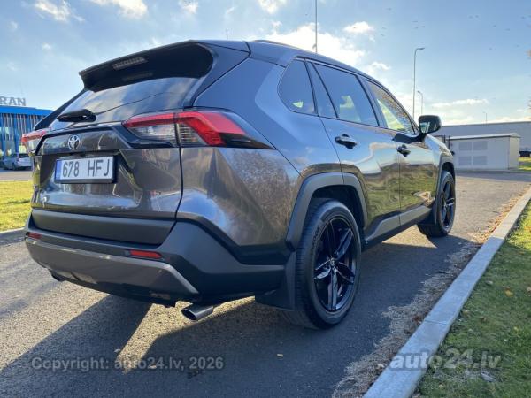Grey Toyota RAV4 2019 in Tallinn, with an engine capacity of 2.00 L and mileage of 160 thousand km for 21000 €, photo 11 on AUTOMOTO.COM.LV