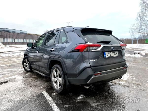 Grey Toyota RAV4 2019 in Tallinn, with an engine capacity of 2.50 L and mileage of 162 thousand km for 25000 €, photo 3 on AUTOMOTO.COM.LV