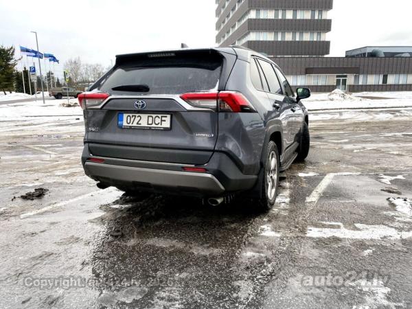 Grey Toyota RAV4 2019 in Tallinn, with an engine capacity of 2.50 L and mileage of 162 thousand km for 25000 €, photo 4 on AUTOMOTO.COM.LV