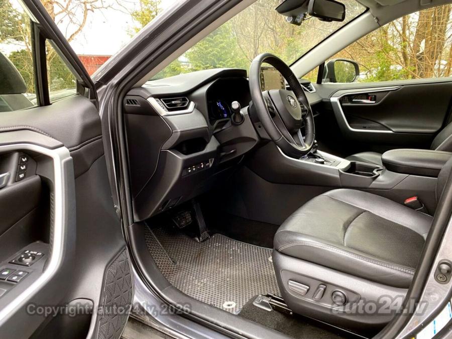 Серый Тойота РАВ 4 2019 в Таллин, объемом двигателя 2.50 л и пробегом 162 тыс. км за 25000 €, фото 6 на AUTOMOTO.COM.LV