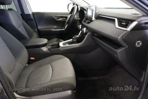 Grey Toyota RAV4 2019 in Tallinn, with an engine capacity of 1.99 L and mileage of 124 thousand km for 21700 €, photo 6 on AUTOMOTO.COM.LV