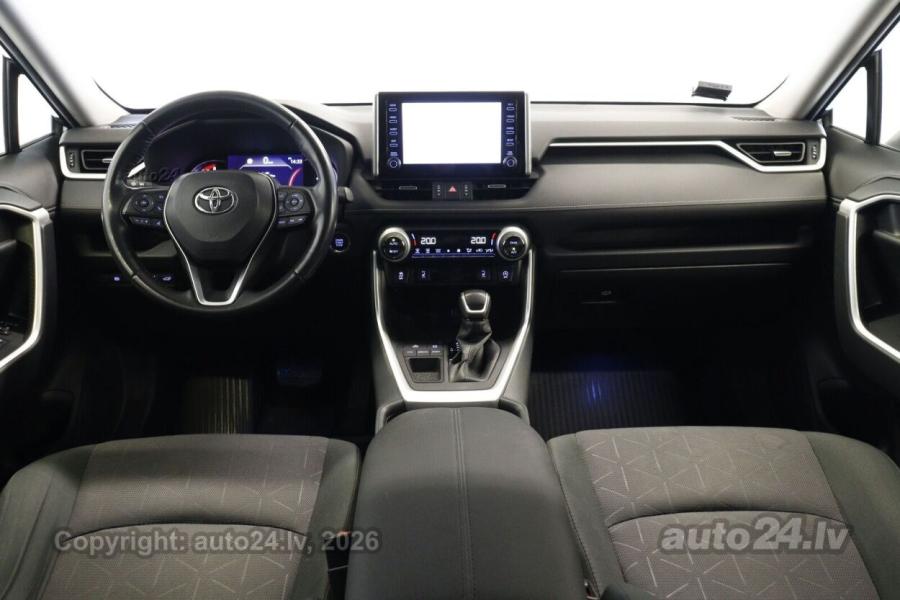 Grey Toyota RAV4 2019 in Tallinn, with an engine capacity of 1.99 L and mileage of 124 thousand km for 21700 €, photo 8 on AUTOMOTO.COM.LV