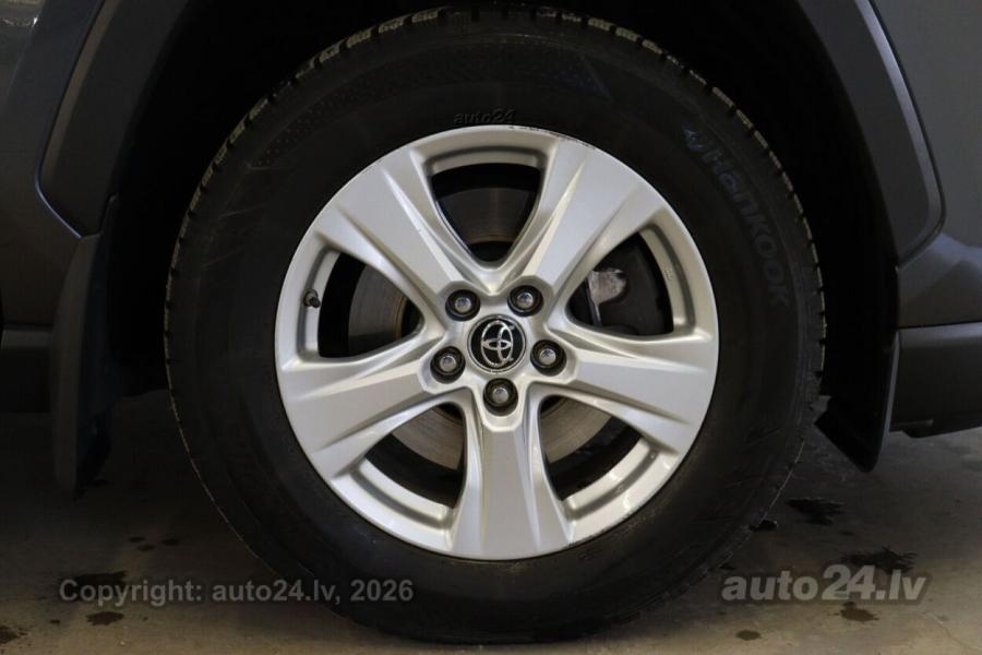 Grey Toyota RAV4 2019 in Tallinn, with an engine capacity of 1.99 L and mileage of 124 thousand km for 21700 €, photo 15 on AUTOMOTO.COM.LV