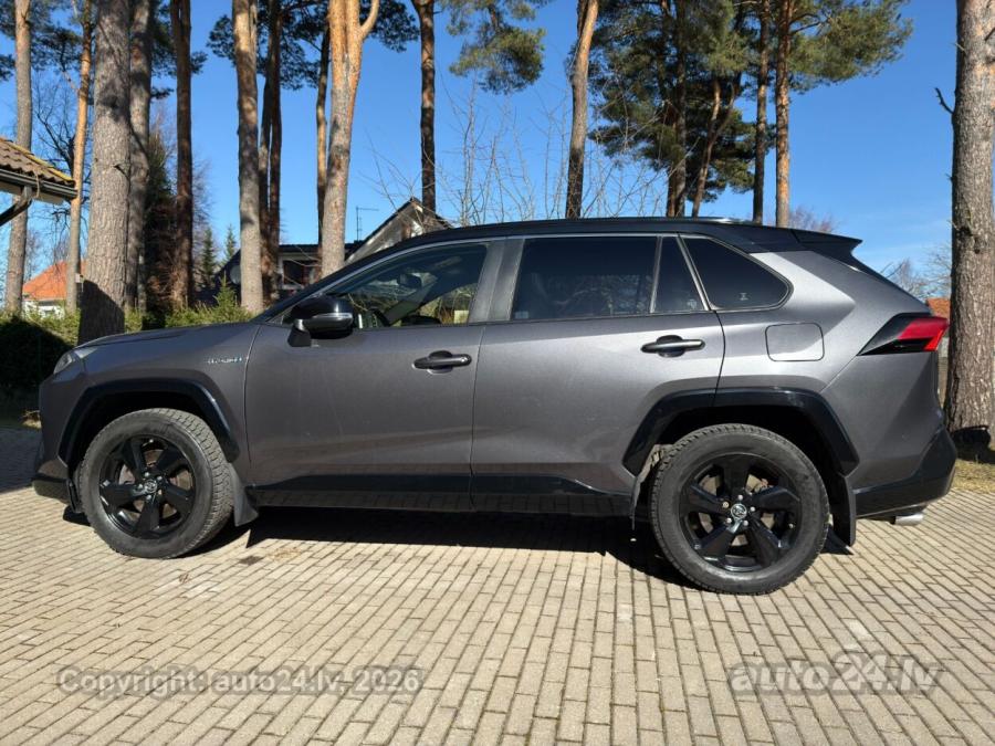 Grey Toyota RAV4 2019 in Tallinn, with an engine capacity of 2.50 L and mileage of 88 thousand km for 29450 €, photo 2 on AUTOMOTO.COM.LV