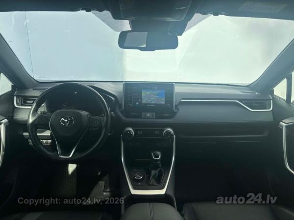Grey Toyota RAV4 2019 in Tallinn, with an engine capacity of 2.49 L and mileage of 89 thousand km for 28995 €, photo 8 on AUTOMOTO.COM.LV