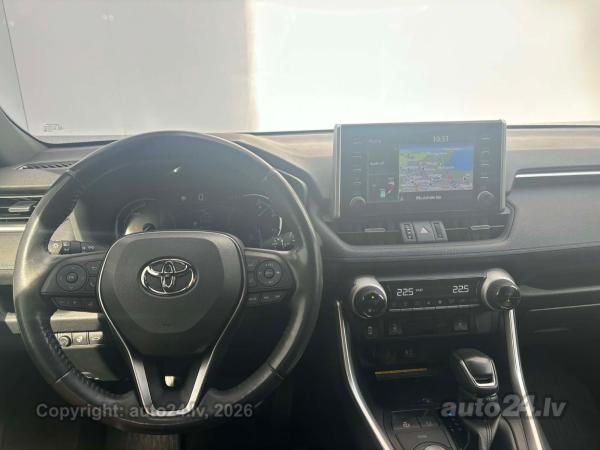 Grey Toyota RAV4 2019 in Tallinn, with an engine capacity of 2.49 L and mileage of 89 thousand km for 28995 €, photo 9 on AUTOMOTO.COM.LV