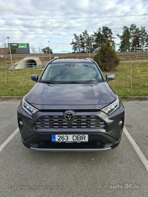 Pelēks Toyota RAV4 2019 Tallina, ar dzinēja tilpumu 2.00 L un nobraukumu 135 tūkst. km par 19500 €, foto  vietnē AUTOMOTO.COM.LV
