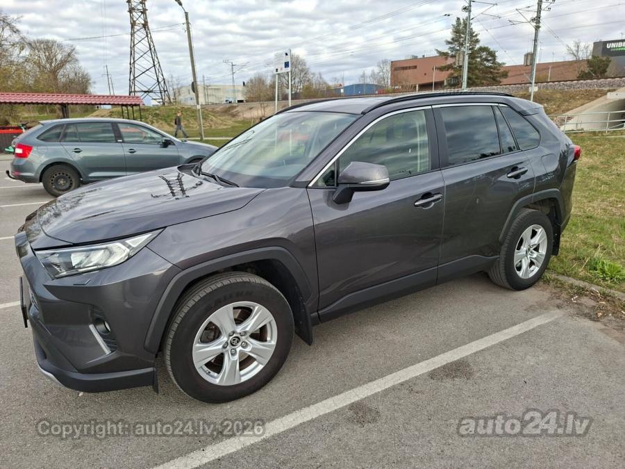 Grey Toyota RAV4 2019 in Tallinn, with an engine capacity of 2.00 L and mileage of 135 thousand km for 19500 €, photo 4 on AUTOMOTO.COM.LV