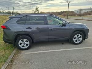 Grey Toyota RAV4 2019 in Tallinn, with an engine capacity of 2.00 L and mileage of 135 thousand km for 19500 €, photo 5 on AUTOMOTO.COM.LV