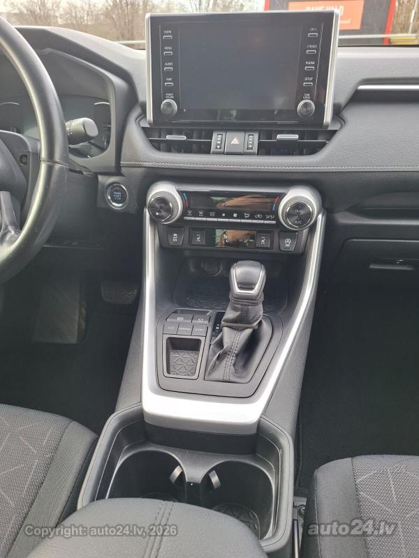 Серый Тойота РАВ 4 2019 в Таллин, объемом двигателя 2.00 л и пробегом 135 тыс. км за 19500 €, фото 6 на AUTOMOTO.COM.LV