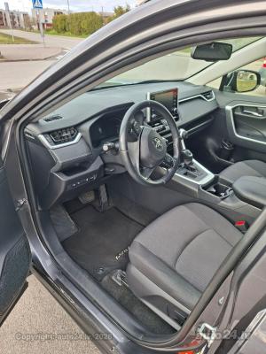 Grey Toyota RAV4 2019 in Tallinn, with an engine capacity of 2.00 L and mileage of 135 thousand km for 19500 €, photo 9 on AUTOMOTO.COM.LV