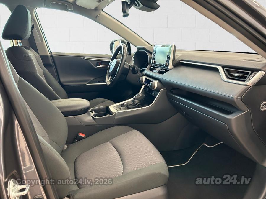 Pelēks Toyota RAV4 2019 Pērnava, ar dzinēja tilpumu 2.50 L un nobraukumu 53 tūkst. km par 23500 €, foto 7 vietnē AUTOMOTO.COM.LV