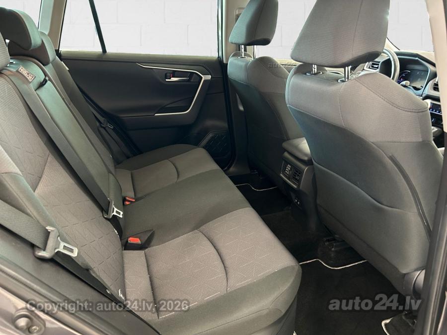 Pelēks Toyota RAV4 2019 Pērnava, ar dzinēja tilpumu 2.50 L un nobraukumu 53 tūkst. km par 23500 €, foto 8 vietnē AUTOMOTO.COM.LV