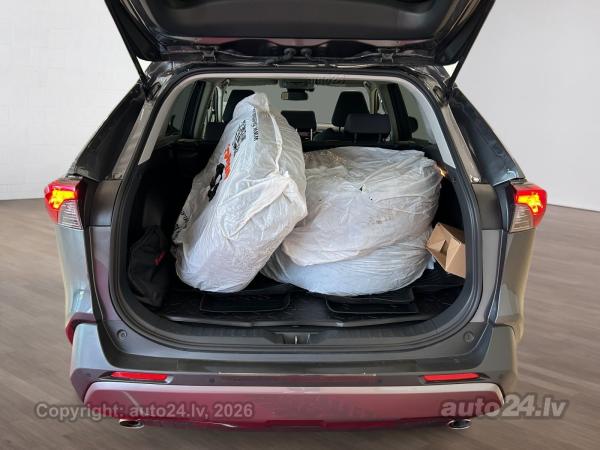 Серый Тойота РАВ 4 2019 в Пярну, объемом двигателя 2.50 л и пробегом 53 тыс. км за 23500 €, фото 10 на AUTOMOTO.COM.LV