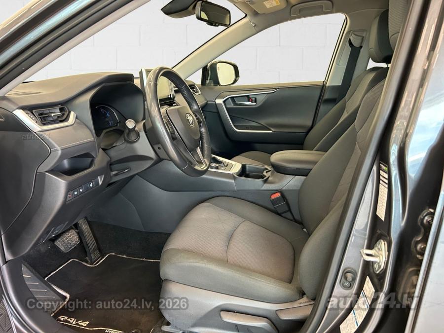 Pelēks Toyota RAV4 2019 Pērnava, ar dzinēja tilpumu 2.50 L un nobraukumu 53 tūkst. km par 23500 €, foto 12 vietnē AUTOMOTO.COM.LV