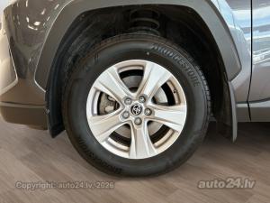 Pelēks Toyota RAV4 2019 Pērnava, ar dzinēja tilpumu 2.50 L un nobraukumu 53 tūkst. km par 23500 €, foto 16 vietnē AUTOMOTO.COM.LV