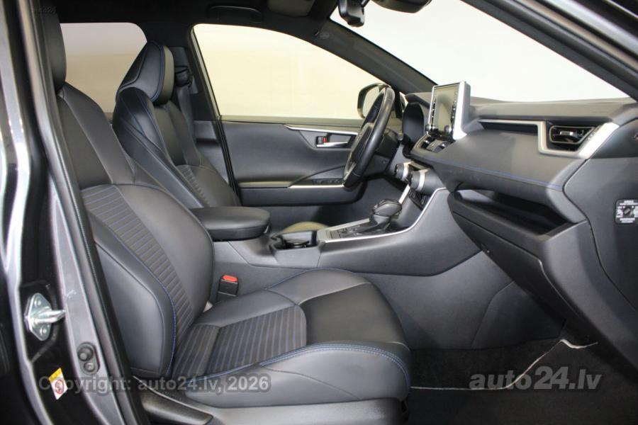 Grey Toyota RAV4 2019 in Tallinn, with an engine capacity of 2.50 L and mileage of 153 thousand km for 25490 €, photo 7 on AUTOMOTO.COM.LV