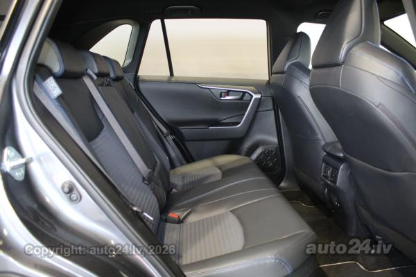 Grey Toyota RAV4 2019 in Tallinn, with an engine capacity of 2.50 L and mileage of 153 thousand km for 25490 €, photo 7 on AUTOMOTO.COM.LV