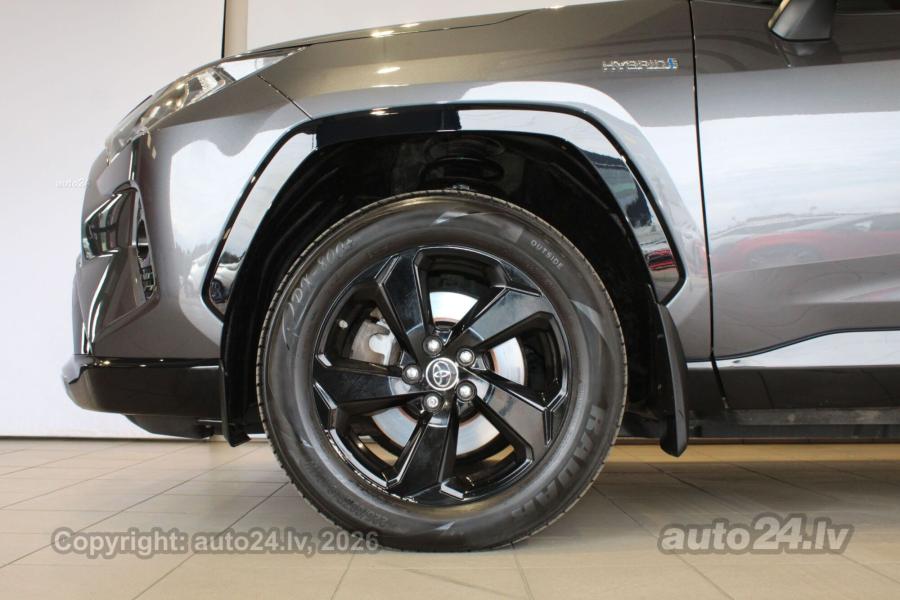 Grey Toyota RAV4 2019 in Tallinn, with an engine capacity of 2.50 L and mileage of 153 thousand km for 25490 €, photo 16 on AUTOMOTO.COM.LV