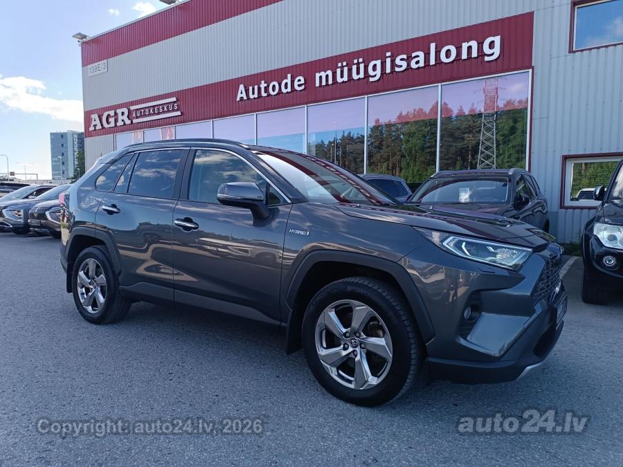Pelēks Toyota RAV4 2019 Tallina, ar dzinēja tilpumu 2.50 L un nobraukumu 121 tūkst. km par 26990 €, foto 1 vietnē AUTOMOTO.COM.LV