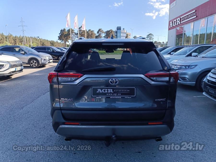 Pelēks Toyota RAV4 2019 Tallina, ar dzinēja tilpumu 2.50 L un nobraukumu 121 tūkst. km par 26990 €, foto 5 vietnē AUTOMOTO.COM.LV