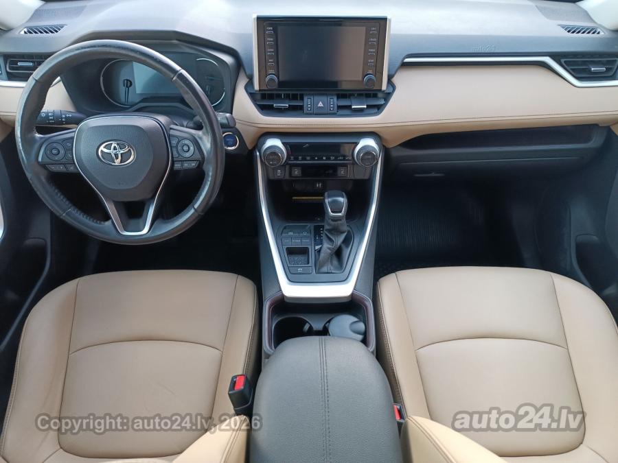 Pelēks Toyota RAV4 2019 Tallina, ar dzinēja tilpumu 2.50 L un nobraukumu 121 tūkst. km par 26990 €, foto 6 vietnē AUTOMOTO.COM.LV