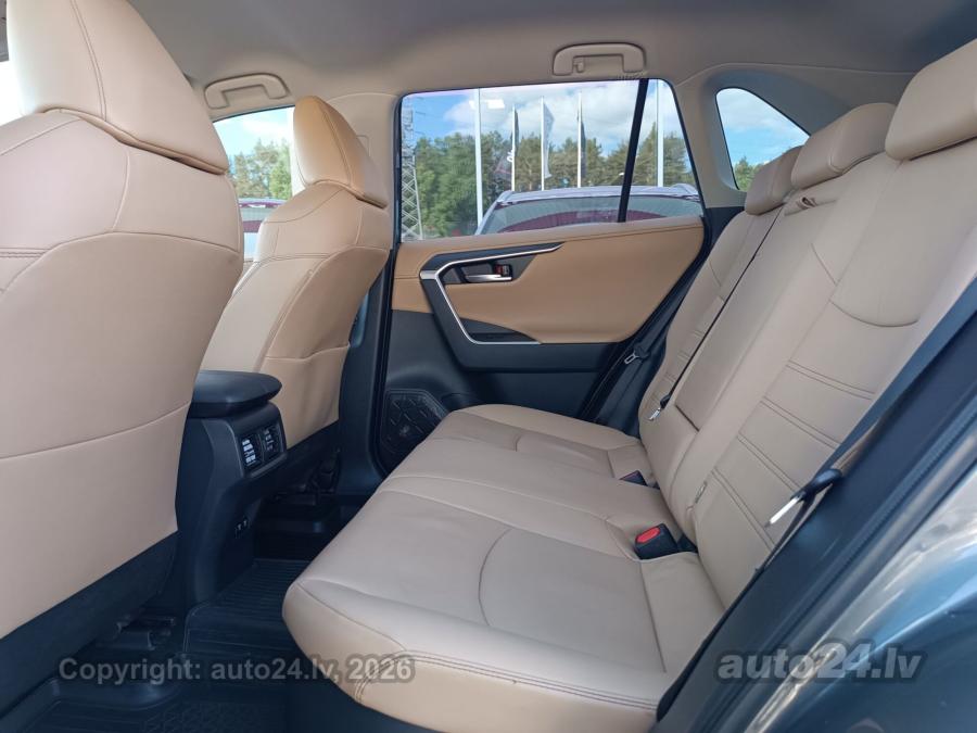 Pelēks Toyota RAV4 2019 Tallina, ar dzinēja tilpumu 2.50 L un nobraukumu 121 tūkst. km par 26990 €, foto 10 vietnē AUTOMOTO.COM.LV