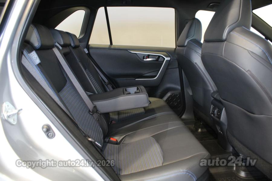 Pelēks Toyota RAV4 2019 Tallina, ar dzinēja tilpumu 2.50 L un nobraukumu 149 tūkst. km par 23990 €, foto 8 vietnē AUTOMOTO.COM.LV