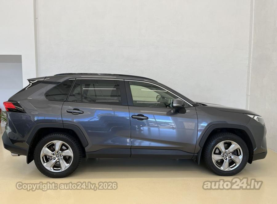 Pelēks Toyota RAV4 2019 Rakvere, ar dzinēja tilpumu 1.99 L un nobraukumu 218 tūkst. km par 20990 €, foto 4 vietnē AUTOMOTO.COM.LV