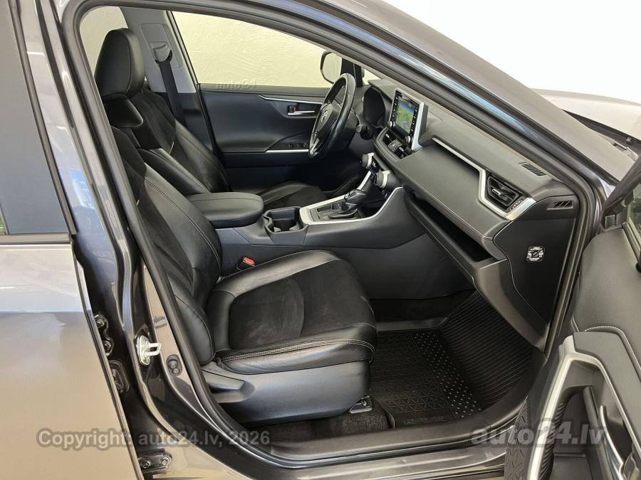 Pelēks Toyota RAV4 2019 Rakvere, ar dzinēja tilpumu 1.99 L un nobraukumu 218 tūkst. km par 20990 €, foto 6 vietnē AUTOMOTO.COM.LV