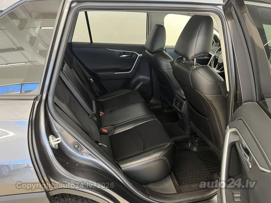 Pelēks Toyota RAV4 2019 Rakvere, ar dzinēja tilpumu 1.99 L un nobraukumu 218 tūkst. km par 20990 €, foto 7 vietnē AUTOMOTO.COM.LV