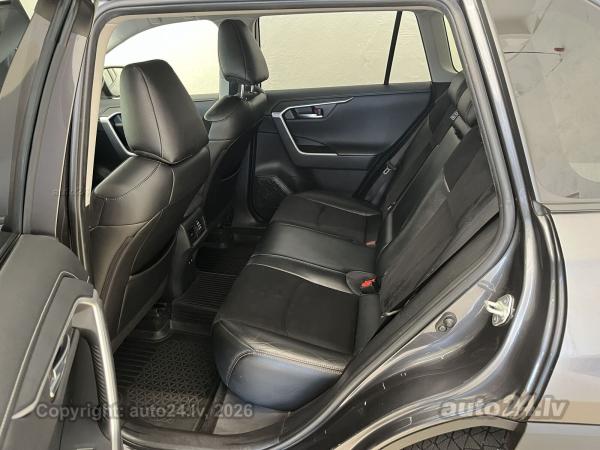 Pelēks Toyota RAV4 2019 Rakvere, ar dzinēja tilpumu 1.99 L un nobraukumu 218 tūkst. km par 20990 €, foto 10 vietnē AUTOMOTO.COM.LV