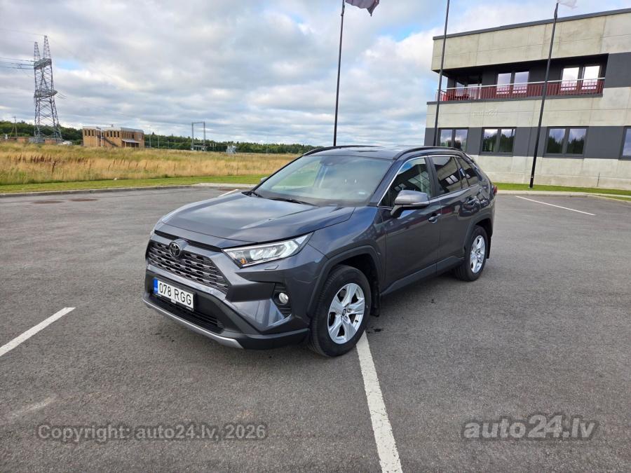 Grey Toyota RAV4 2019 in Tallinn, with an engine capacity of 2.00 L and mileage of 138 thousand km for 20500 €, photo 1 on AUTOMOTO.COM.LV